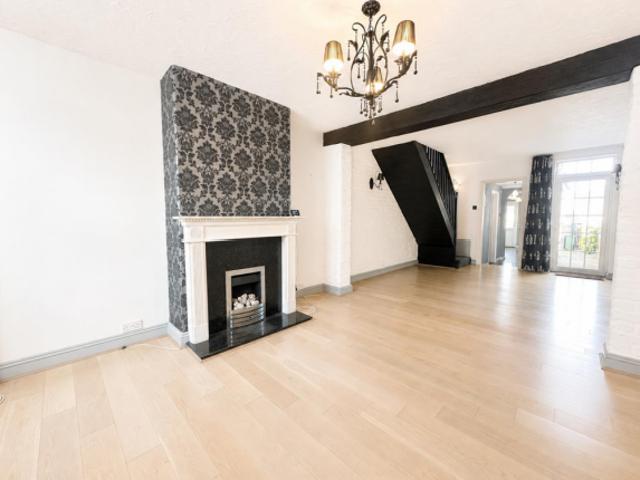 2 bedroom terraced house for sale in Ridge Street, Watford, WD24