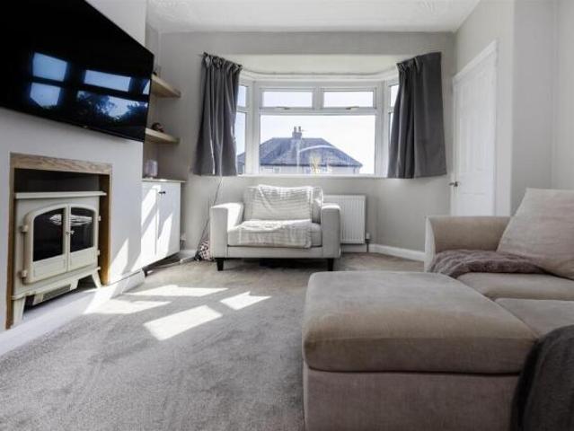 2 bedroom terraced house for sale in Rufford Road, Longwood, Huddersfield, HD3