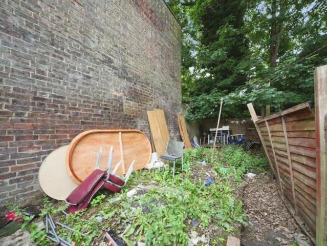 2 bedroom terraced house for sale in Russell Street, Luton, LU1