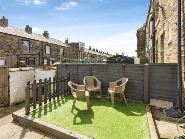 2 bedroom terraced house for sale in Woodhall Road, Bradford, BD3