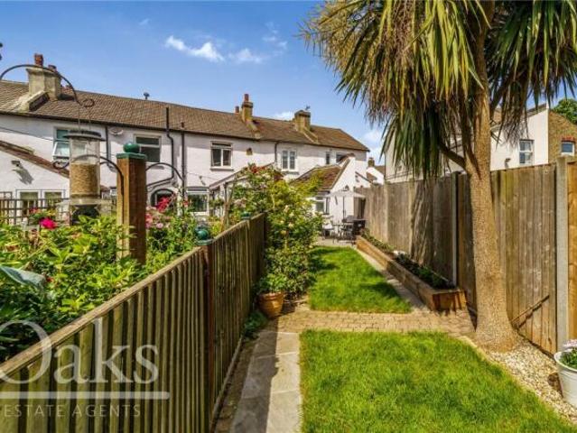 2 bedroom terraced house for sale in Woodside Green, South Norwood, SE25
