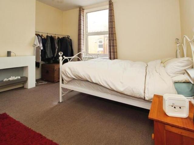 2 bedroom terraced house for sale in Woodview Street, Leeds, LS11
