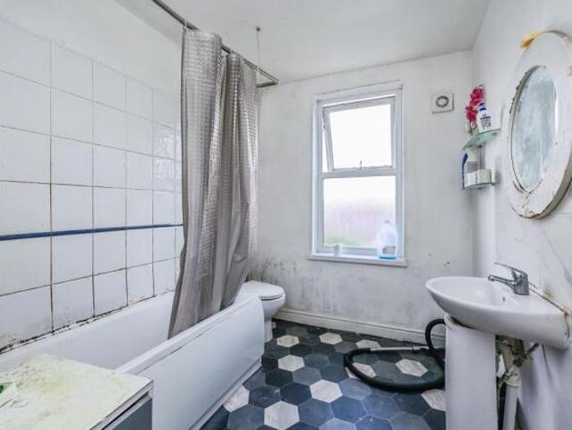 2 bedroom terraced house for sale in Wordsworth Road, Nottingham, NG7