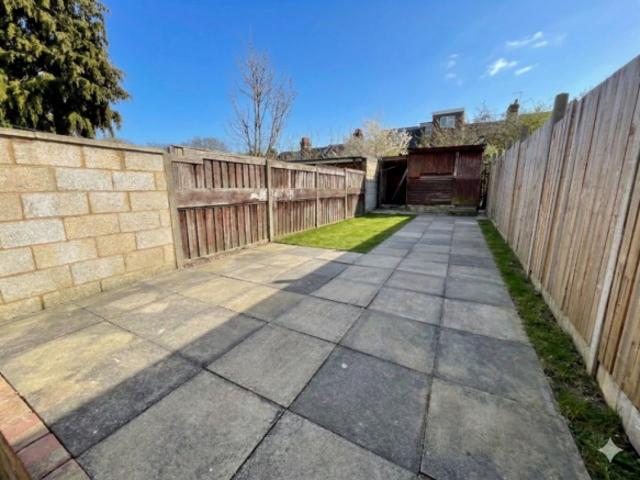 2 bedroom terraced house for sale in Warwick Road West, Luton, Bedfordshire, LU4 8BJ, LU4