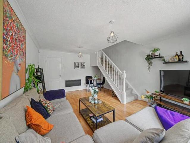 2 bedroom terraced house for sale in Wetherby, West Yorkshire, LS22