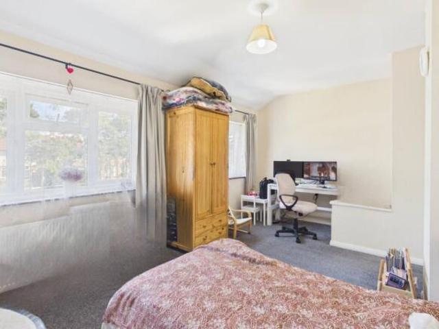 2 bedroom terraced house for sale in Wentworth Avenue, Slough, Berkshire, SL2