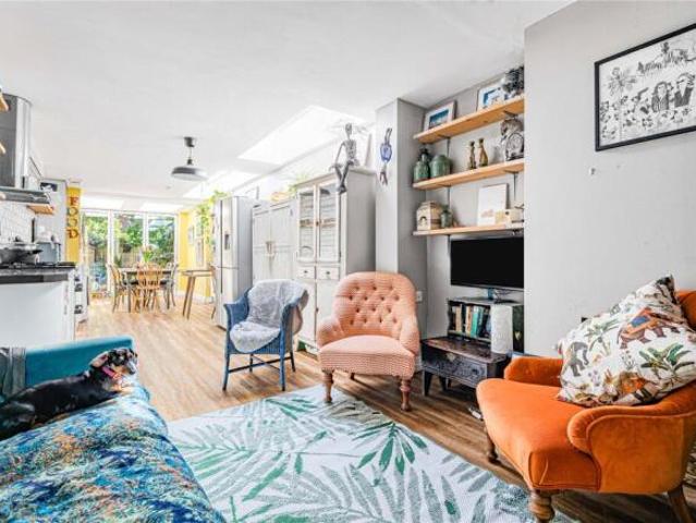 2 bedroom terraced house for sale in West Street, Osney Island, OX2