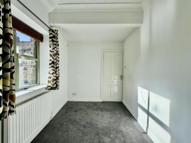 2 bedroom terraced house for sale in Westgate, Almondbury, Huddersfield, HD5 8XQ, HD5