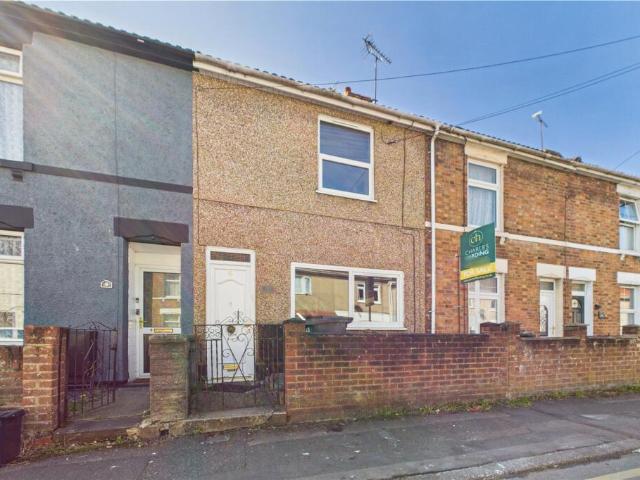 2 bedroom terraced house for sale in Whiteman Street, Gorse Hill, Swindon, SN2