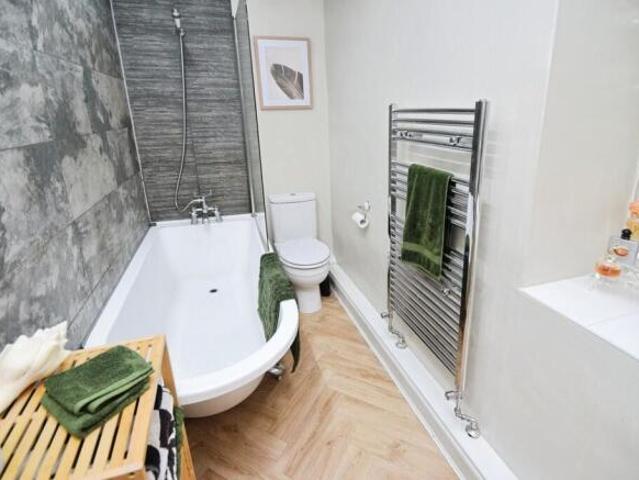 2 bedroom terraced house for sale in Windhill Old Road, Thackley, BD10
