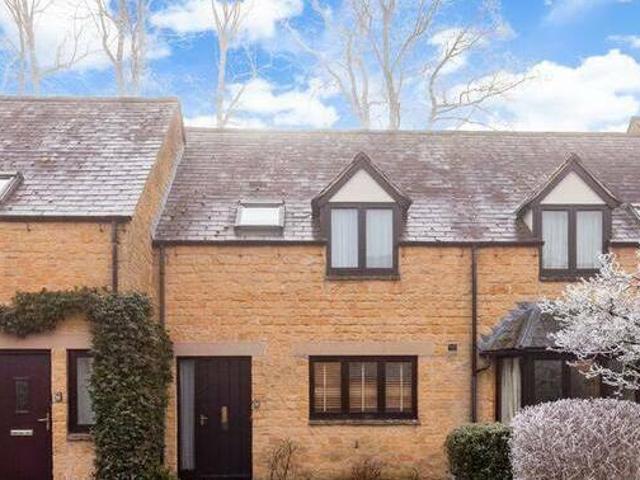2 bedroom terraced house for sale in The Lanes Bampton OX18