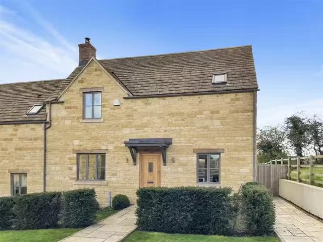 2 bedroom terraced house for sale in The Stables, Chipping Cam.