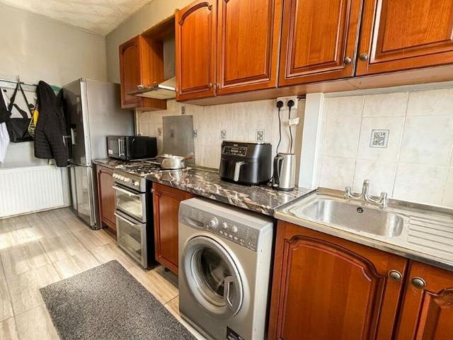 2 bedroom terraced house for sale in Thorne Road, Huddersfield, HD1