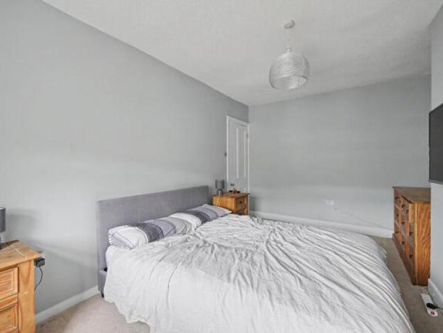 2 bedroom terraced house for sale in Victoria Street, Lindley, HD3