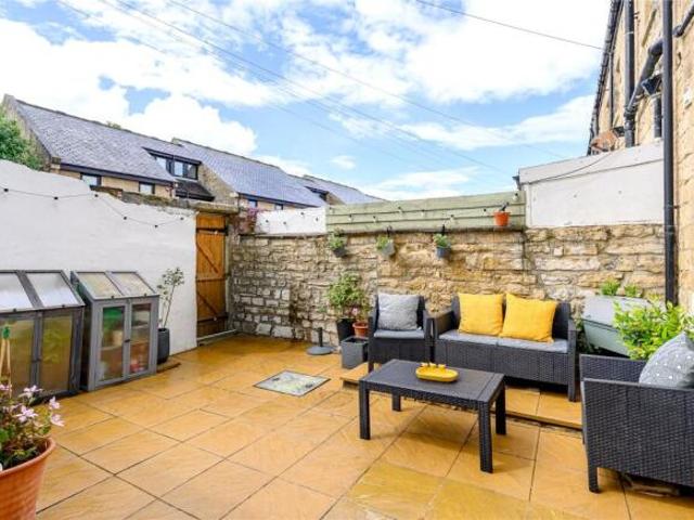 2 bedroom terraced house for sale in Victoria Street, Wetherby, LS22