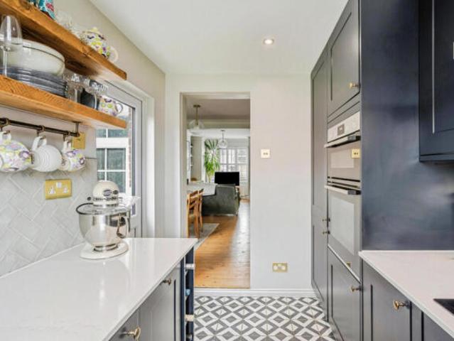 2 bedroom terraced house for sale in Victoria Road, Brentwood, CM14