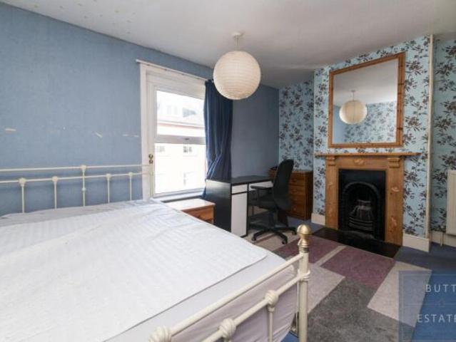 2 bedroom terraced house for sale in Victoria Road, Exeter, EX4