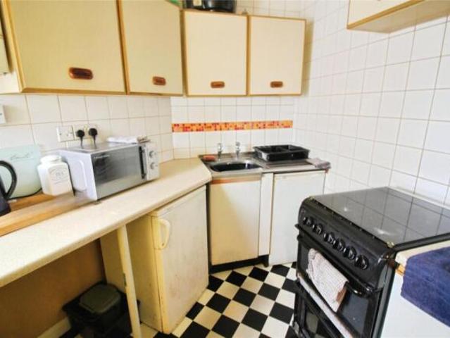 2 bedroom terraced house for sale in Yew Lane, Coley Park, Reading, RG1