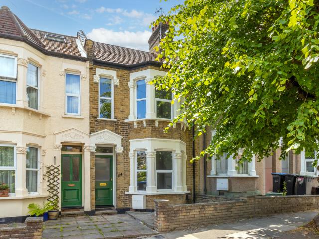 2 Bedroom Terraced House To Let in London, N14