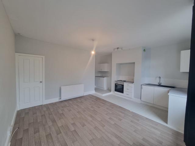 2 Bedroom Terraced House To Let in Wakefield, WF3