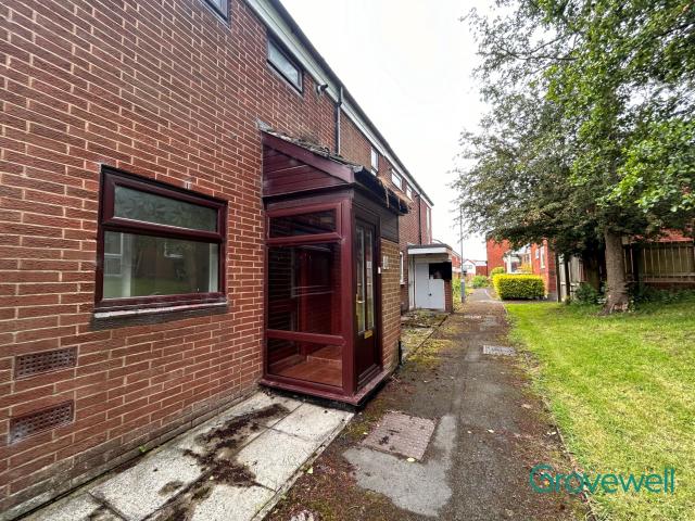 2 bedroom Terraced house to let Threshfield Close, Bury