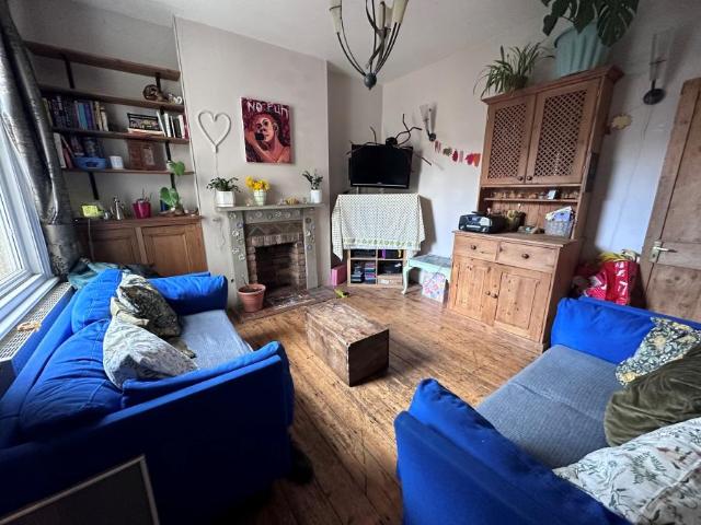 2 bedroom Terraced House To Let