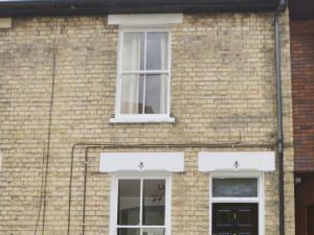2 bedroom Terraced House To Let