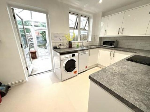 2 bedroom Terraced House To Let