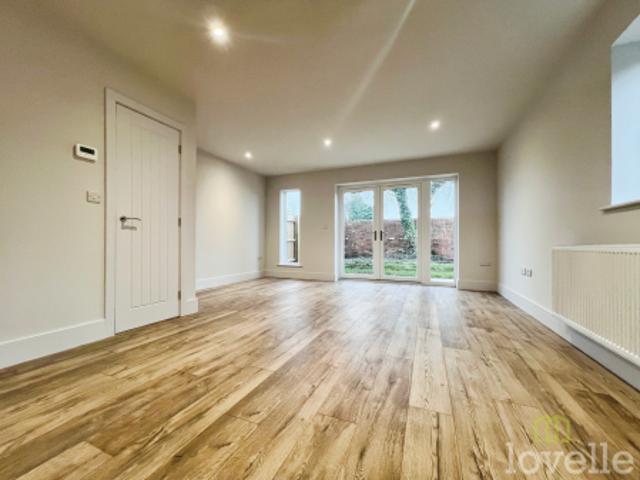 2 bedroom Terraced House To Let