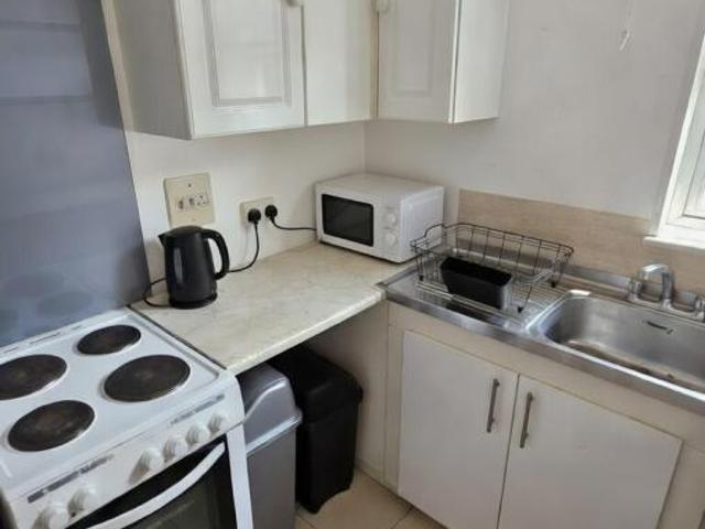 2 bedroom Terraced House To Let