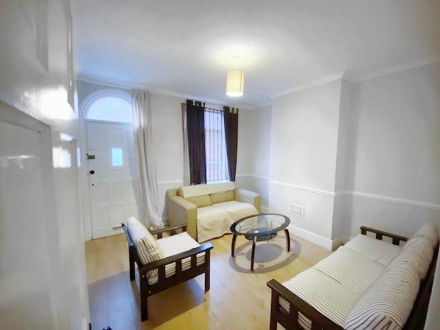 2 bedroom Terraced House To Let