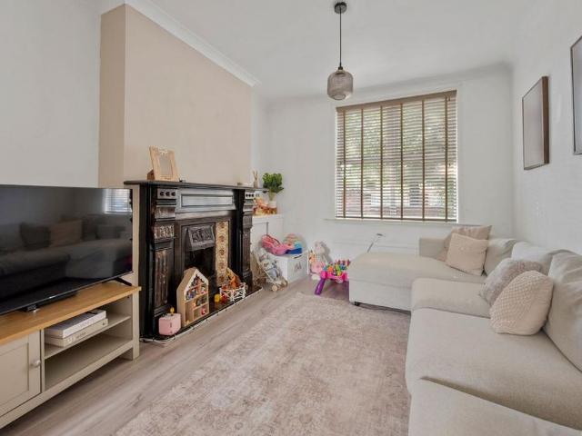 2 bedroom terraced house to rent