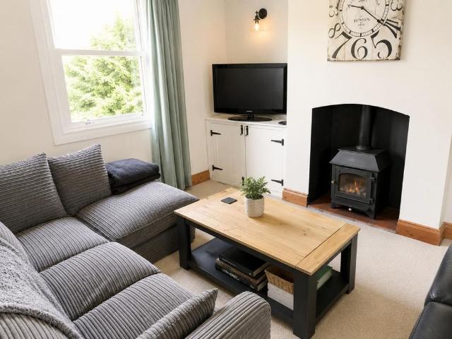 2 bedroom terraced house to rent