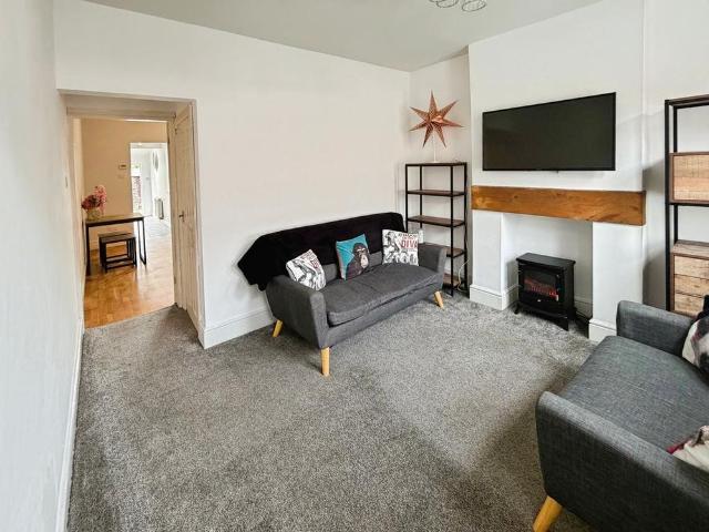 2 bedroom terraced house to rent