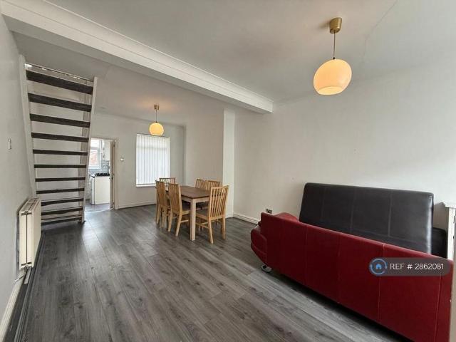 2 bedroom terraced house to rent