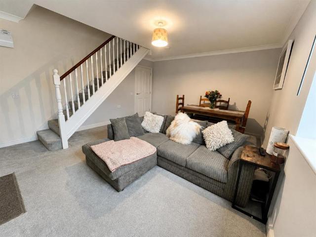 2 bedroom terraced house to rent