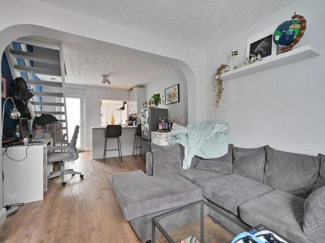 2 bedroom terraced house to rent