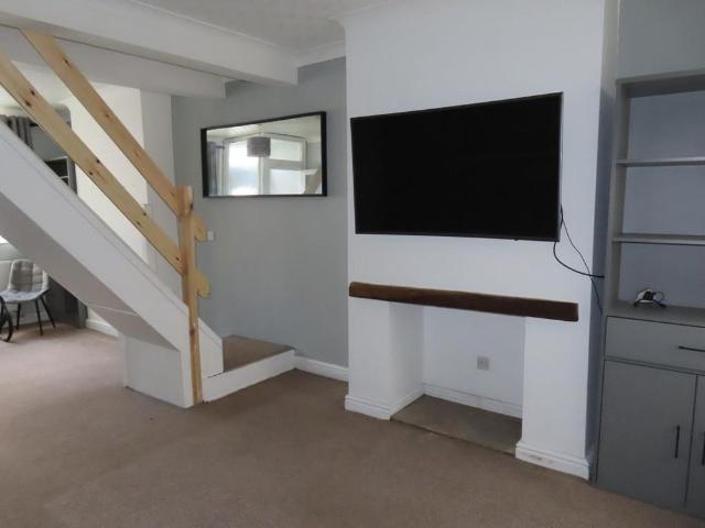 2 bedroom terraced house to rent