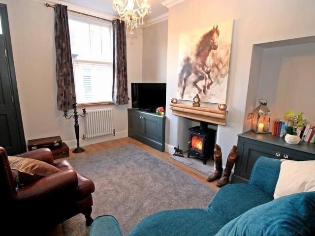 2 bedroom terraced house to rent