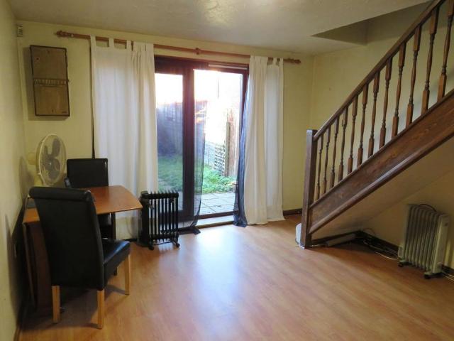 2 bedroom terraced house to rent