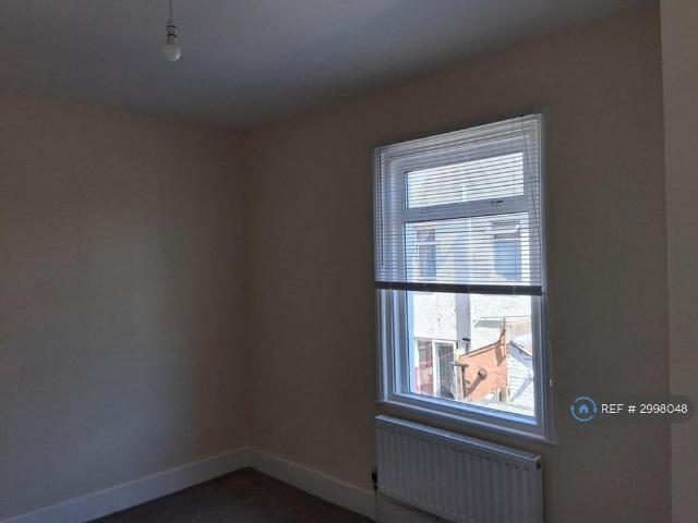 2 bedroom end of terrace house to rent