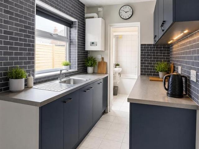 2 bedroom terraced house to rent