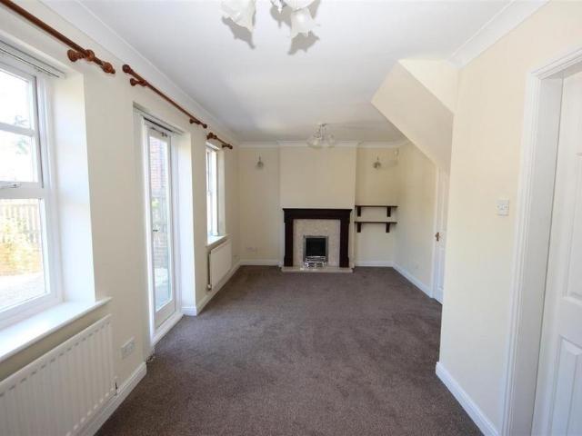 2 bedroom terraced house to rent