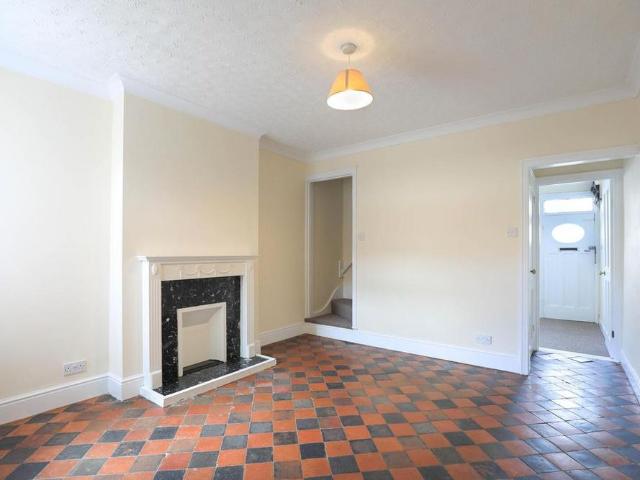 2 bedroom terraced house to rent