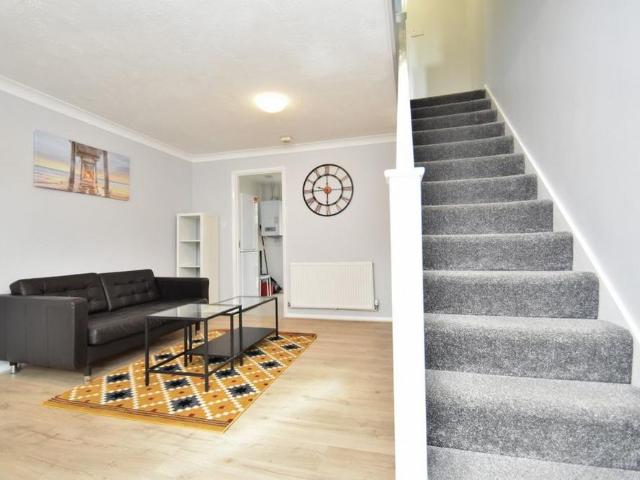 2 bedroom terraced house to rent
