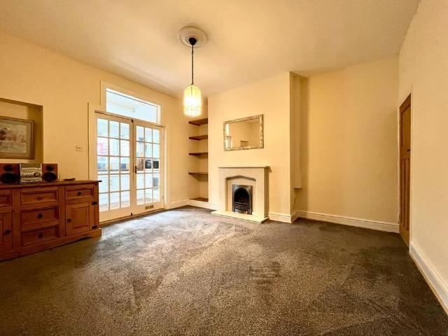2 bedroom terraced house to rent