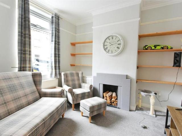 2 bedroom terraced house to rent