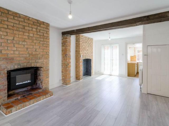 2 bedroom terraced house to rent
