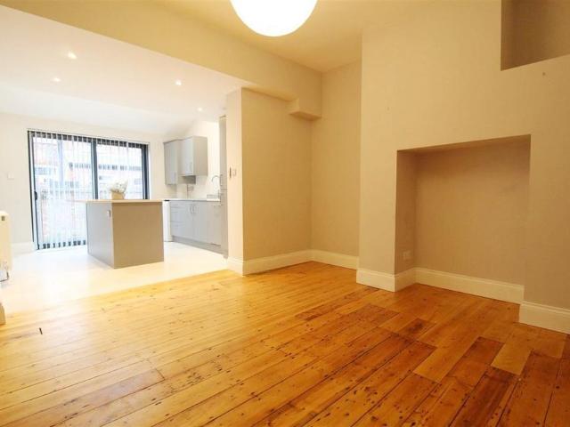 2 bedroom terraced house to rent