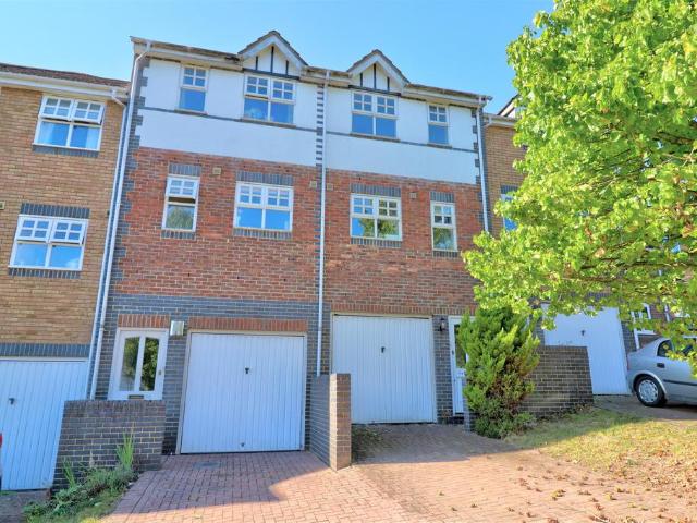 2 bedroom terraced house to rent